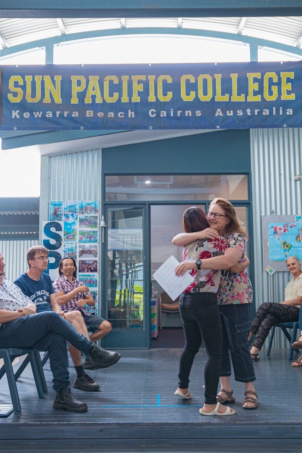 Sun Pacific Collegeの卒業セレモニー | ブログ | 海外格安英語留学とワーホリの手続きサポートならお任せ下さい