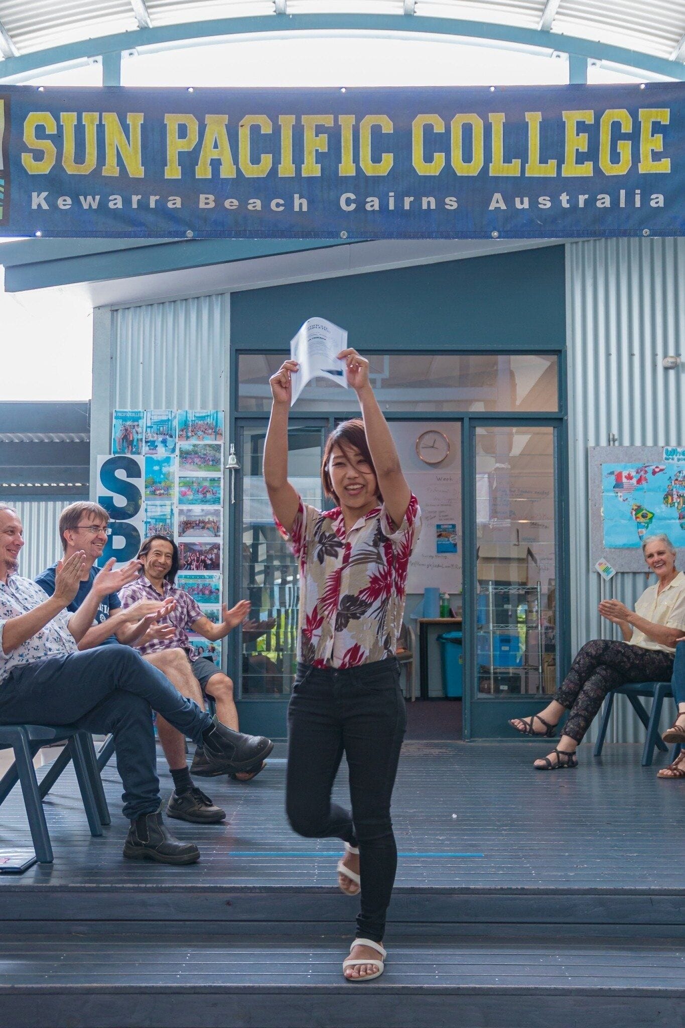 Sun Pacific Collegeの卒業セレモニー | ブログ | 海外格安英語留学とワーホリの手続きサポートならお任せ下さい