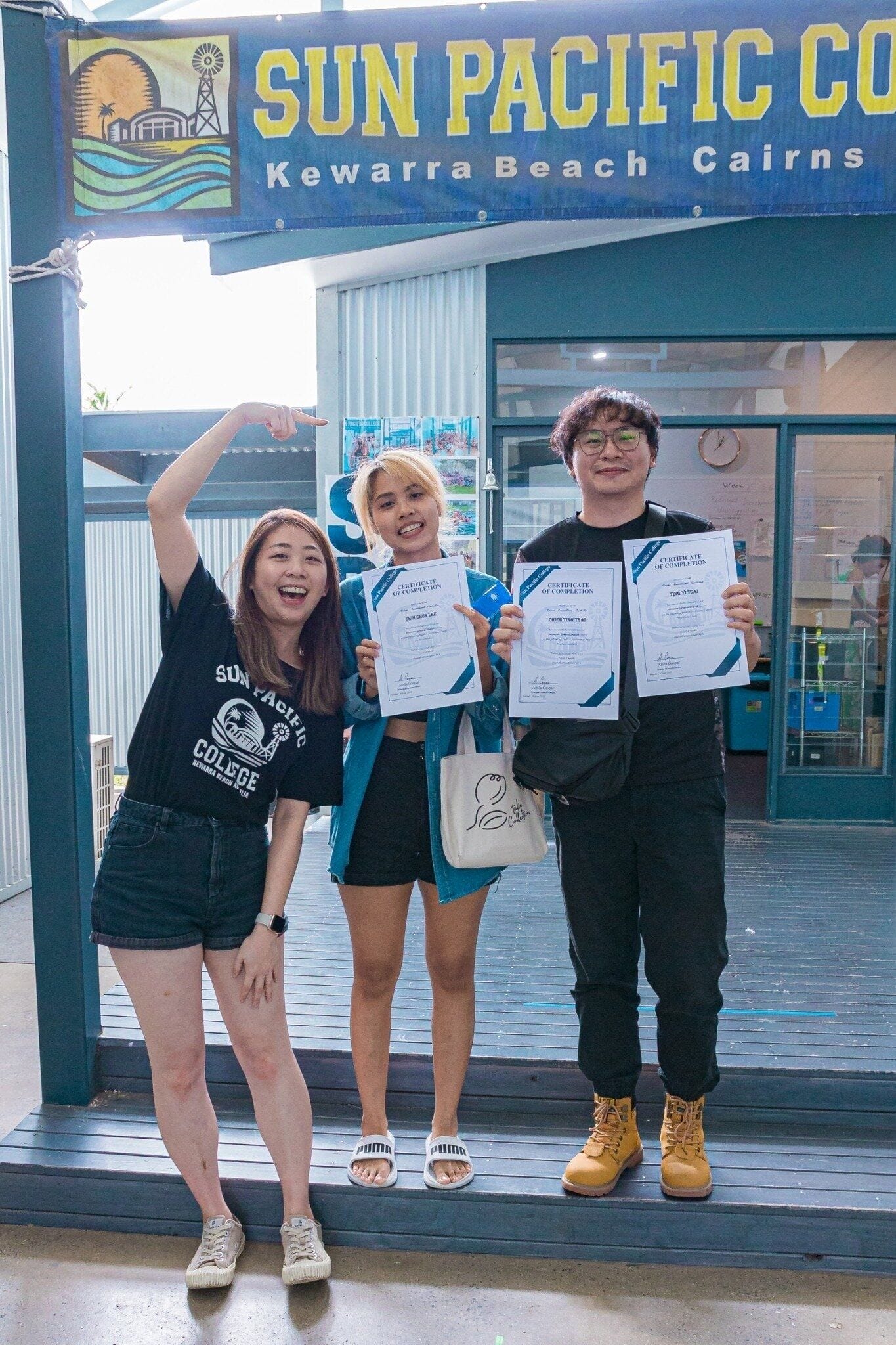 Sun Pacific Collegeの卒業セレモニー | ブログ | 海外格安英語留学とワーホリの手続きサポートならお任せ下さい