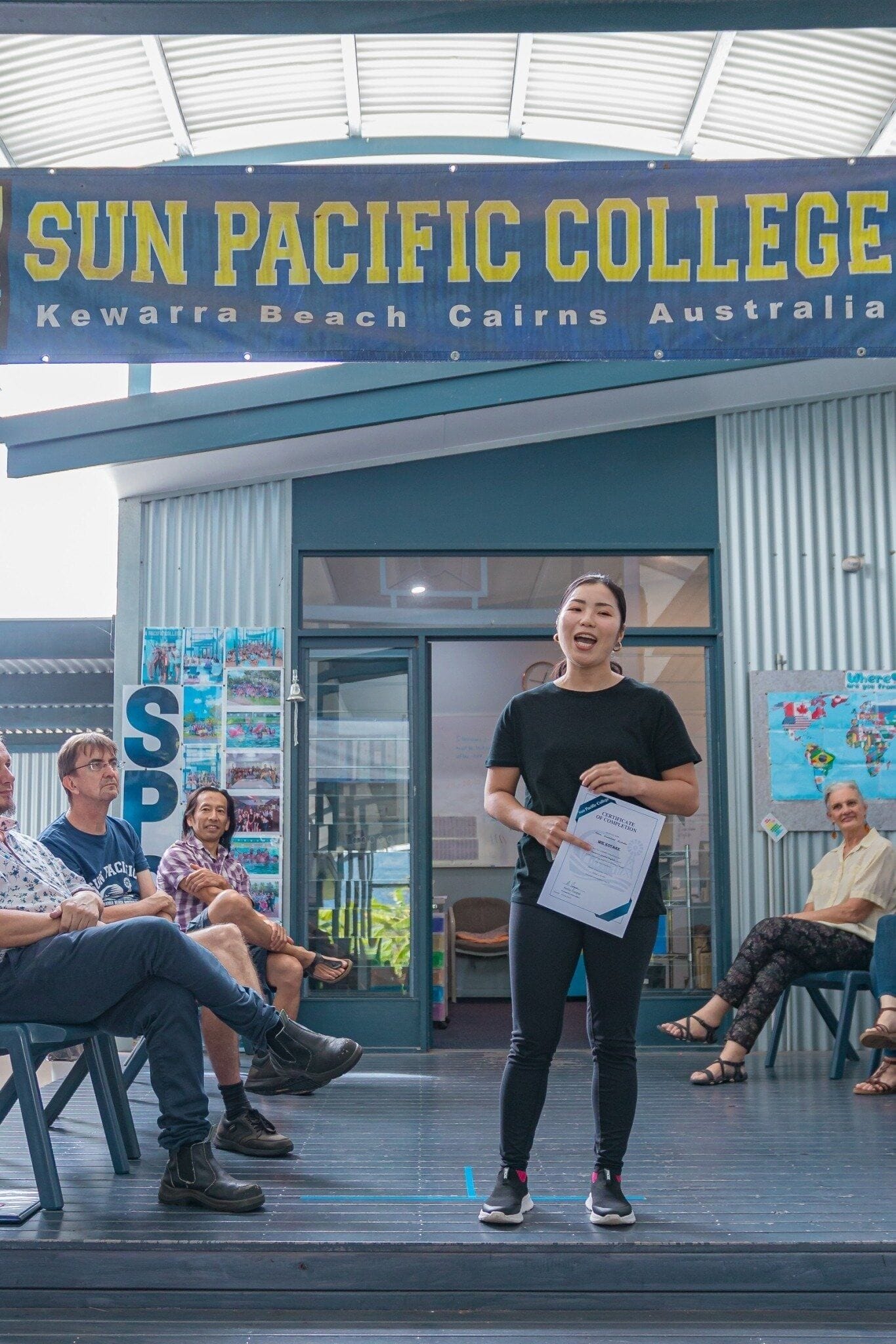 Sun Pacific Collegeの卒業セレモニー | ブログ | 海外格安英語留学とワーホリの手続きサポートならお任せ下さい